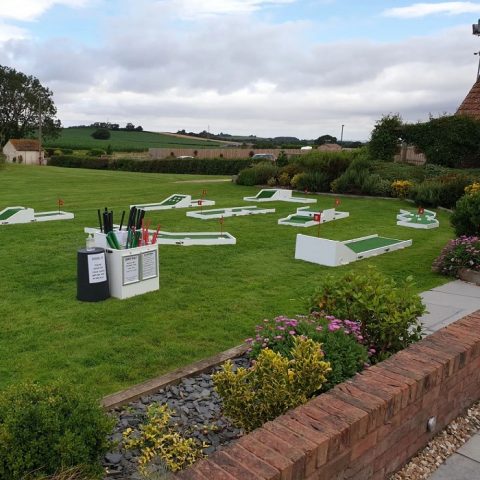 Wedding Mini Golf |Wedding Entertainment | Mini Golf Hire